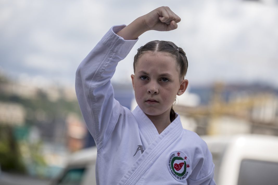A sus 10 años, Victoria Cisneros disfruta el karate al máximo y promete ...