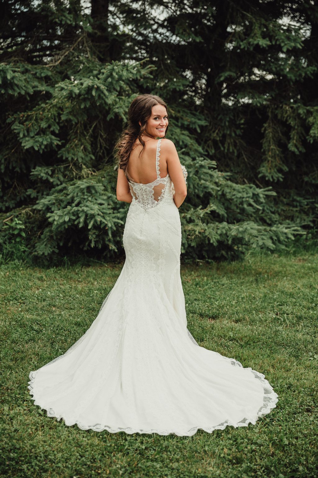 Wedding Updos and Hairstyles to Complement Your Wedding Dress